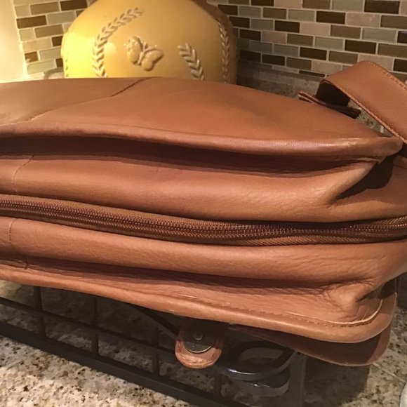 Wilsons Leather | Bags | Vintage Wilson Leather Expandable Messenger ...